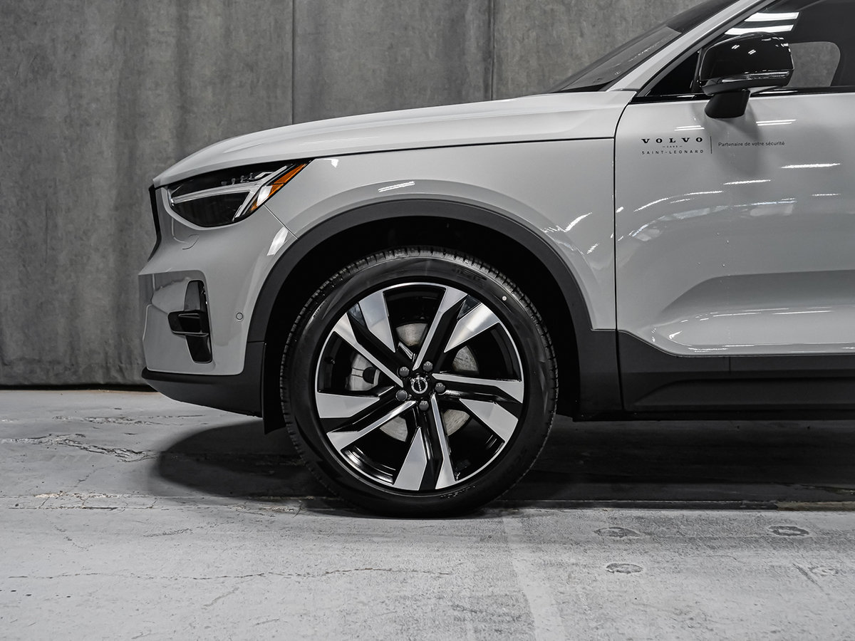 2025 Volvo XC40 VAPOUR GREY METALLIC - Pictures