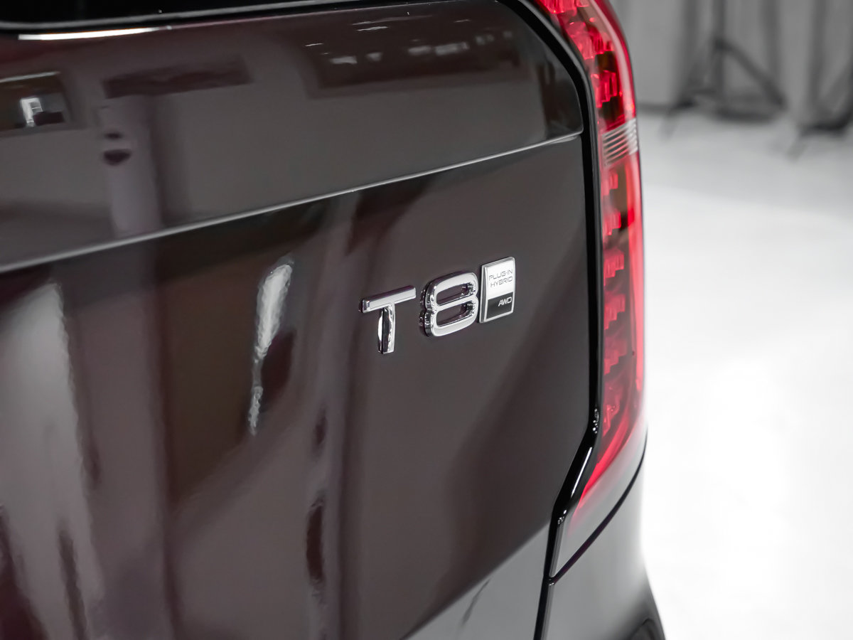 The new Volvo XC90 2025.5 MULBERRY RED METALLIC - Pictures