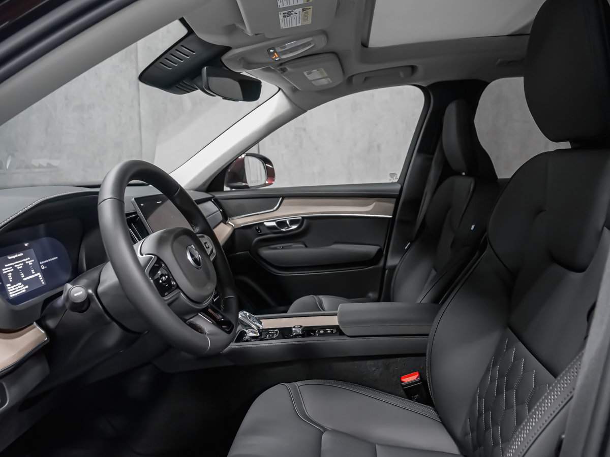 The new Volvo XC90 2025.5 MULBERRY RED METALLIC - Pictures