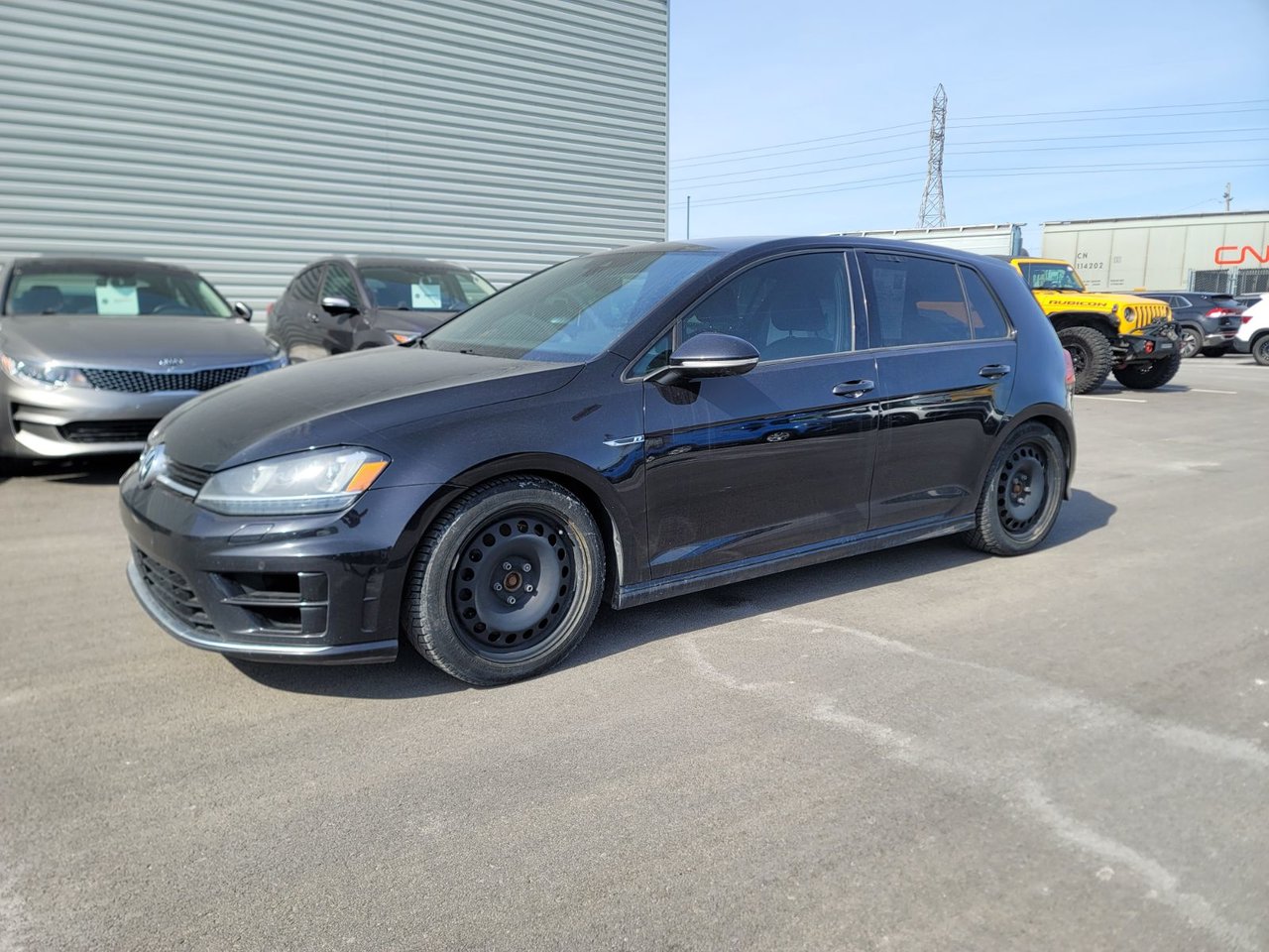 Used 2017 Volkswagen Golf R with 128,854 km for sale at Otogo