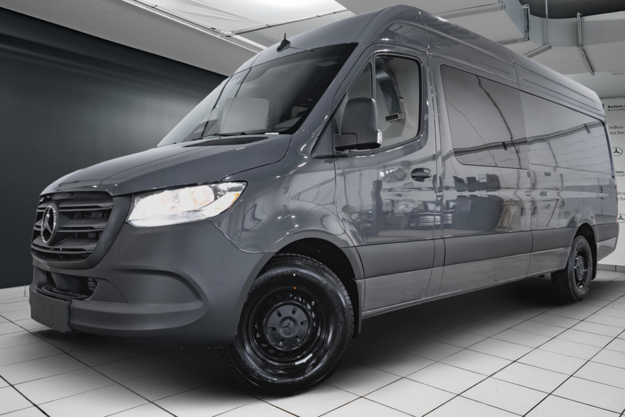 Used 2025 Mercedes-Benz Sprinter with 90 km for sale at Otogo