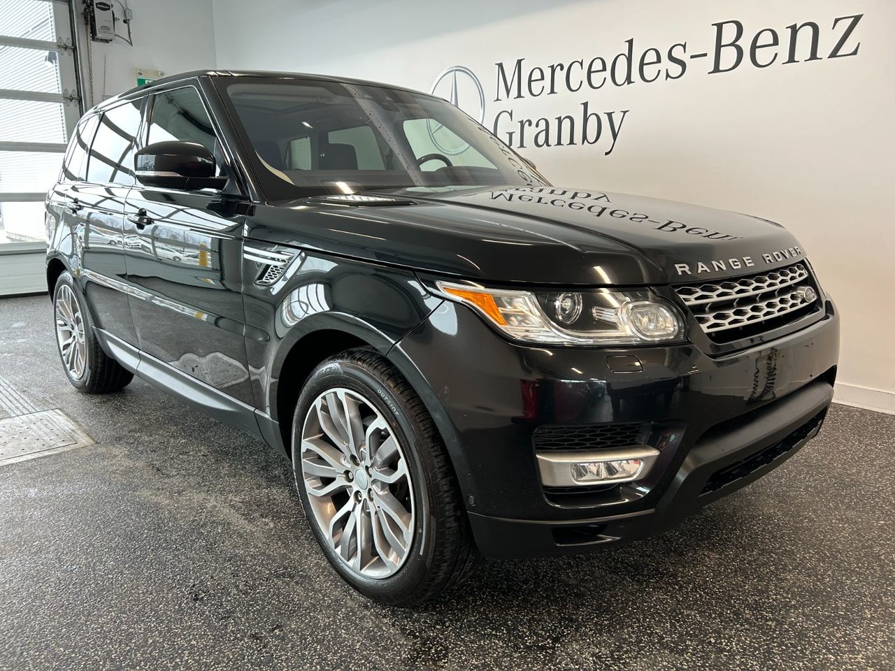 Used 2017 Land Rover Range Rover Sport with 88,500 km for sale at Otogo