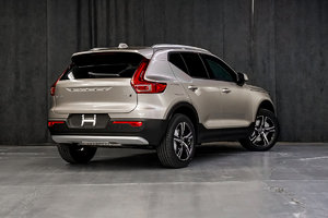 2023 Volvo XC40 Core Bright Dusk Metallic - Pictures