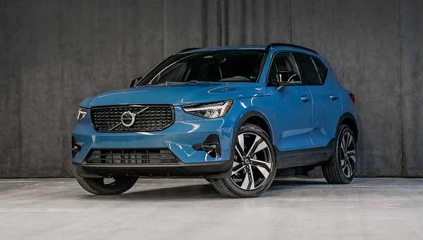 2023 Volvo XC40 Fjord Blue - Photos & videos | Volvo Cars Saint-Léonard ...
