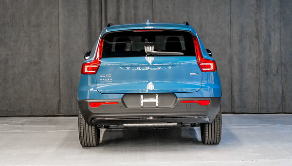 2023 Volvo XC40 Fjord Blue - Photos & videos | Volvo Cars Saint-Léonard ...