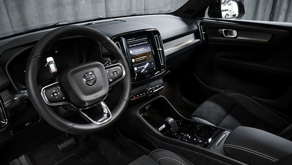 2023 Volvo XC40 Fjord Blue - Photos & videos | Volvo Cars Saint-Léonard ...