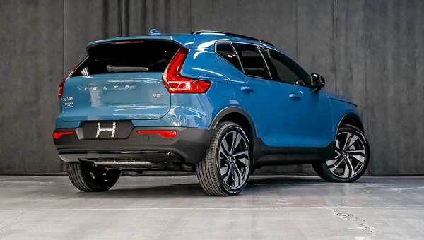 2023 Volvo XC40 Fjord Blue - Photos & videos | Volvo Cars Saint-Léonard ...