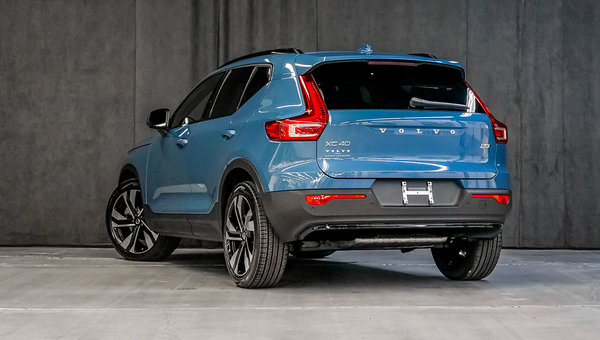 2023 Volvo XC40 Fjord Blue - Photos & videos | Volvo Cars Saint-Léonard ...