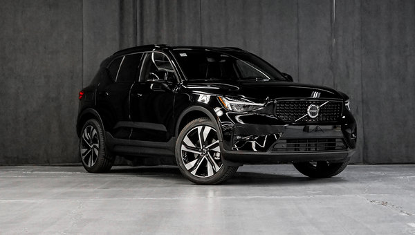 Volvo Xc40 Plus Dark