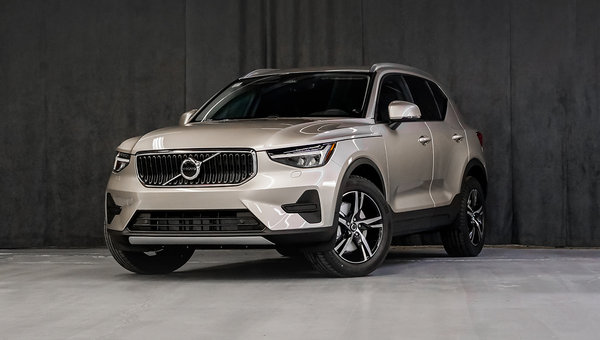 2023 Volvo XC40 Core Bright Dusk Metallic - Pictures