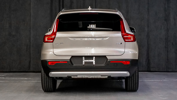 2023 Volvo XC40 Core Bright Dusk Metallic - Pictures