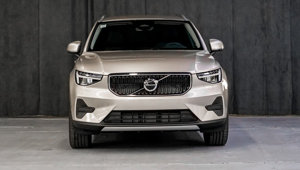 2023 Volvo XC40 Core Bright Dusk Metallic - Pictures