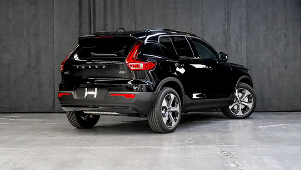 2023 Volvo XC40 Plus Bright Theme Black Solid Stone - Pictures