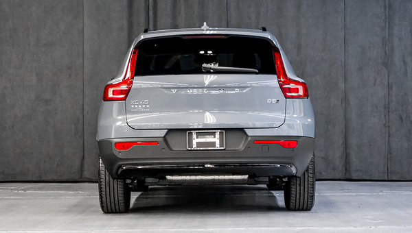 2023 Volvo XC40 Plus Dark Theme Thunder Grey Metallic - Picture