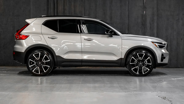 2023 Volvo XC40 Ultimate Dark Silver Dawn Metallic - Pictures