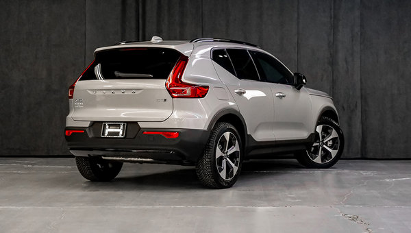 2023 Volvo XC40 Plus Dark Theme Silver Dawn Metallic - Pictures