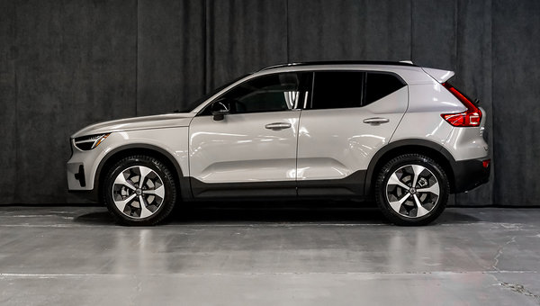 2023 Volvo XC40 Plus Dark Theme Silver Dawn Metallic - Pictures
