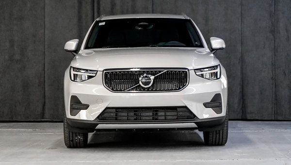 2023 Volvo XC40 Core Silver Dawn Metallic - Pictures