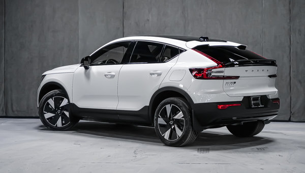 2025 Volvo EC40 CRYSTAL WHITE METALLIC - Pictures