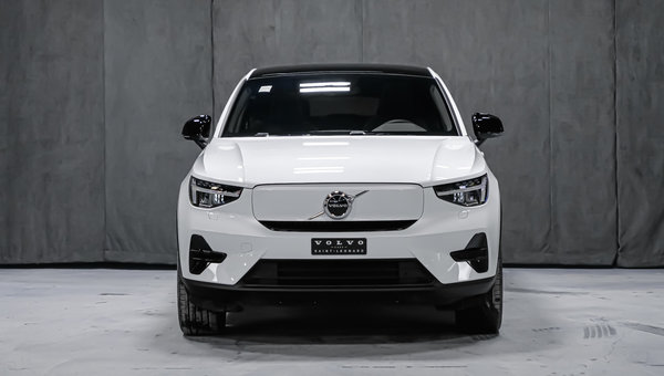 2025 Volvo EC40 CRYSTAL WHITE METALLIC - Pictures