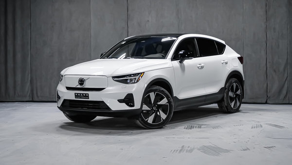 2025 Volvo EC40 CRYSTAL WHITE METALLIC - Pictures