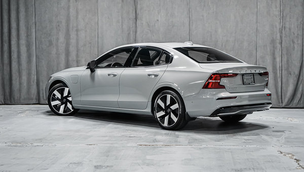 2025 Volvo S60 Plug-In Hybrid VAPOUR GREY METALLIC - Pictures