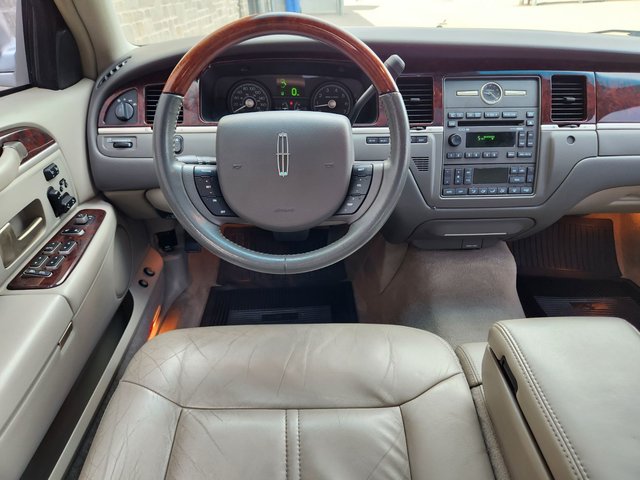 Montréal Ouest Motors à Vaudreuil-Dorion | Lincoln Town Car 2007 : l ...