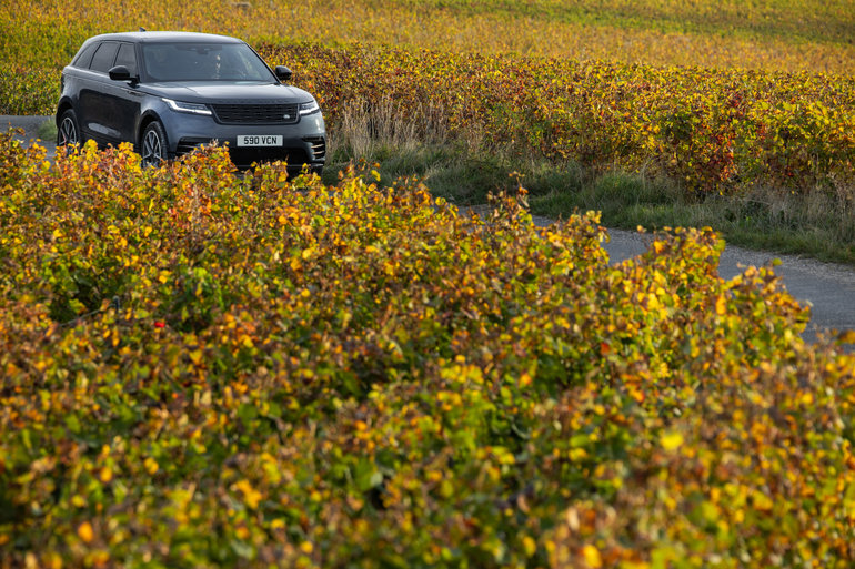 A Look at the Advantages of the 2024 Range Rover Velar over the ...