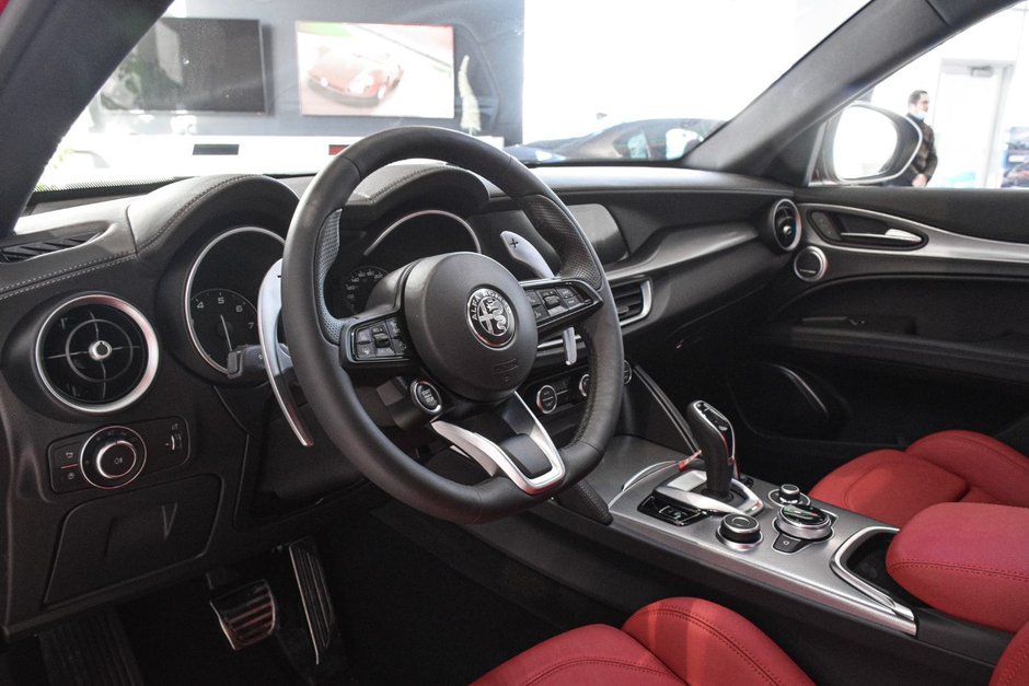 Alfa Romeo de Québec à Boischatel | Alfa Romeo Stelvio VELOCE 2023 | #P0540