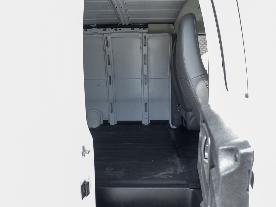 2022 Chevrolet Express 2500 Work Van | #CTDR5211 | Humberview Group in ...