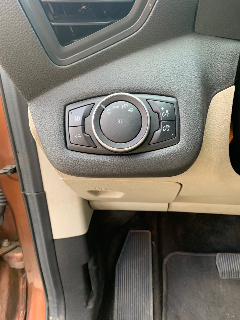 Ford Escape SE 2017 | #{stock} | Automobiles Desjardins à Québec